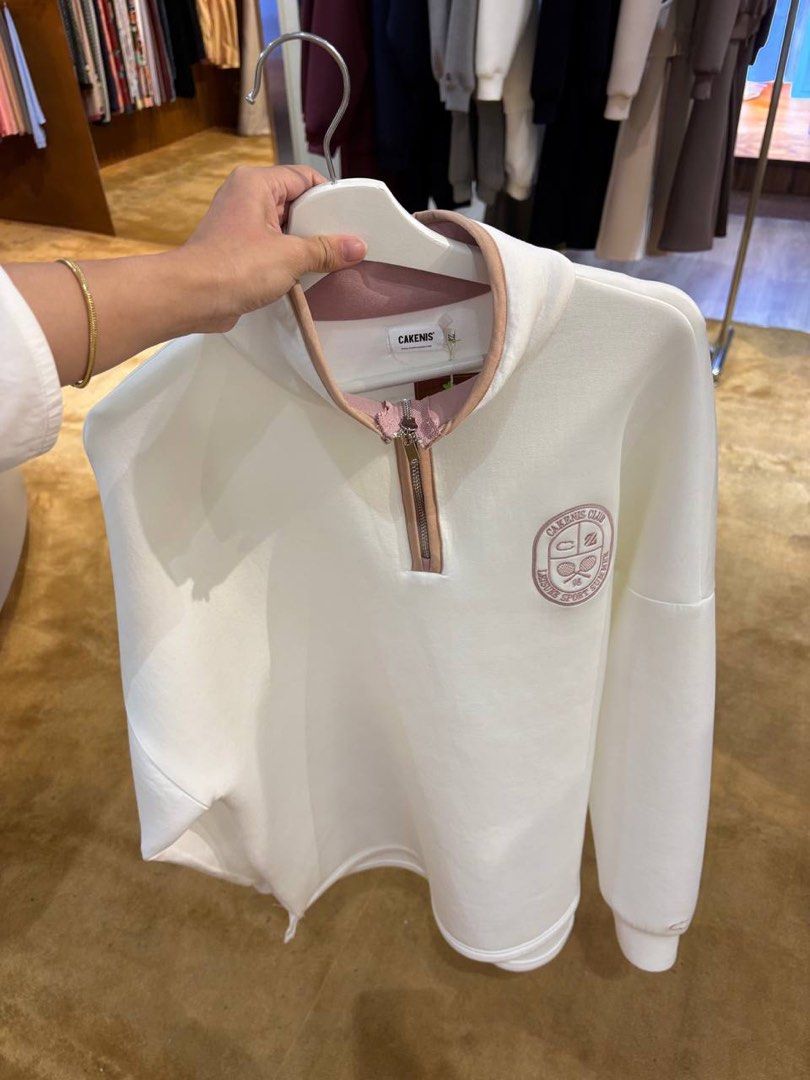 CAKENIS CLUB X LZJ VALIANT BADGE TOP IN WHITE, Men's Fashion ...