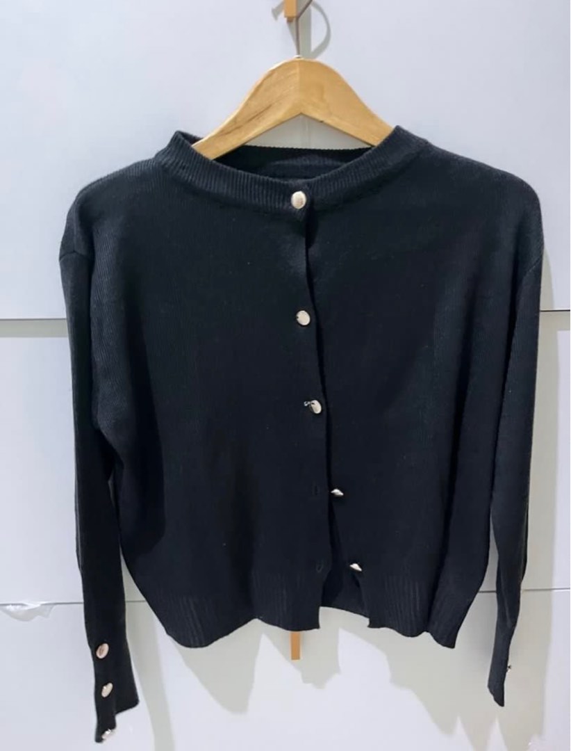 Cardigan hitam inara cardi gold button, Fesyen Wanita, Pakaian Wanita ...