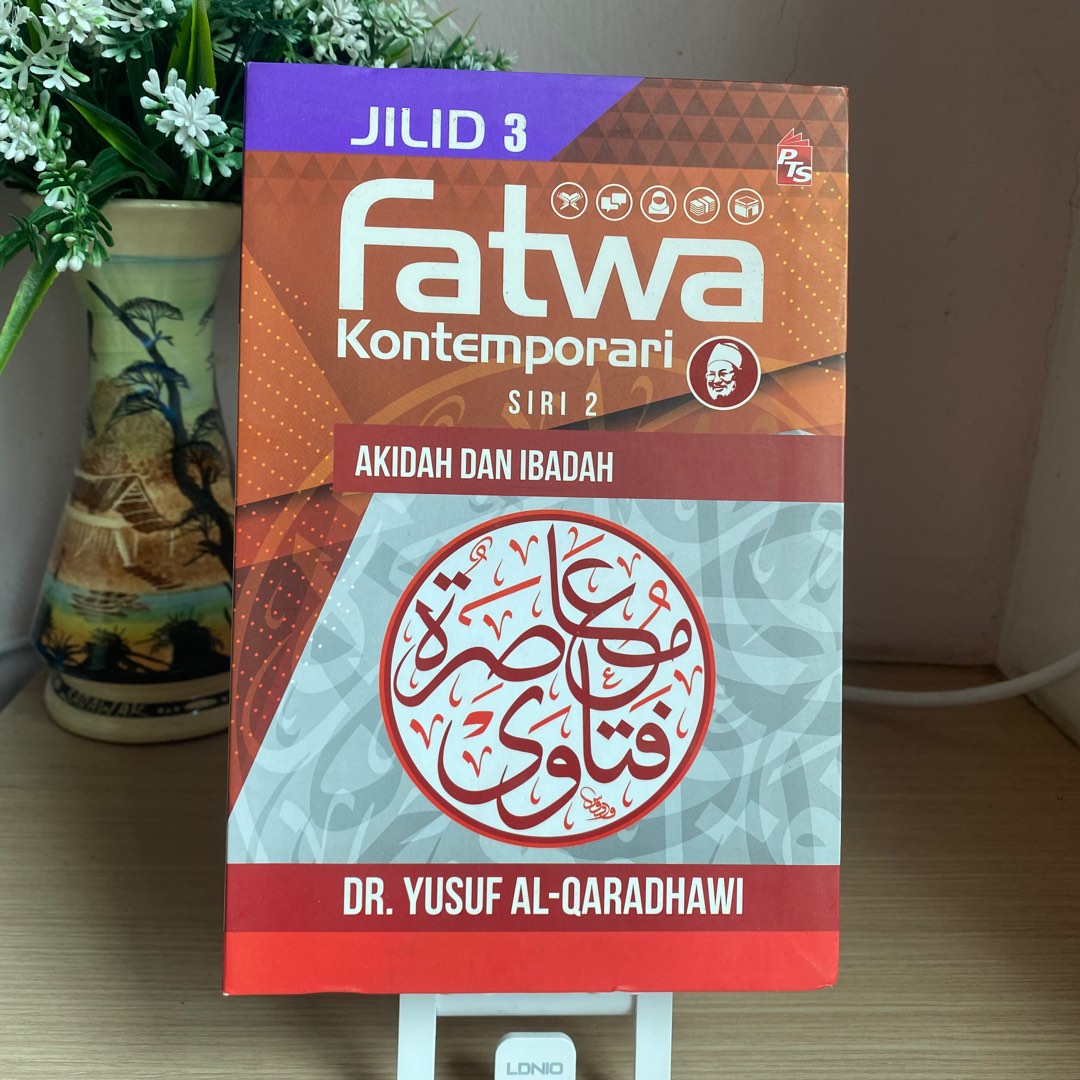 FATWA KONTEMPORARI DR YUSUF AL QARADAWI, Hobbies & Toys, Books ...