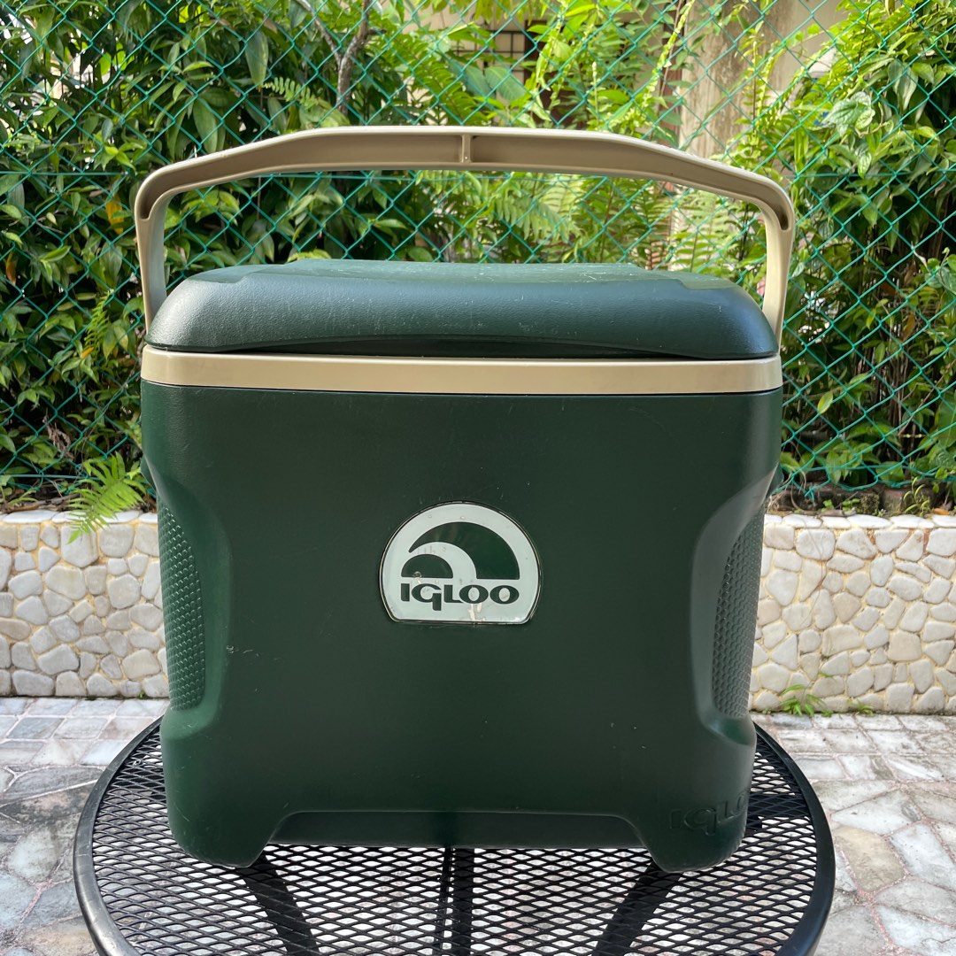 IGLOO Cooler Box, Sports Equipment, Hiking & Camping on Carousell