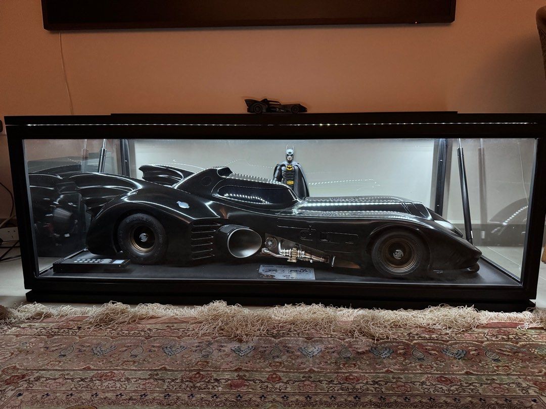 Jazzinc Dioramas 1989 Batmobile + LED glass display case, Hobbies ...