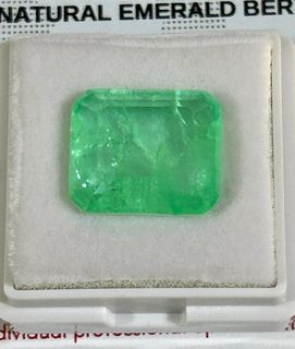 Natural Emerald Beryl Columbia - (4carat) bersijil, Women's Fashion ...