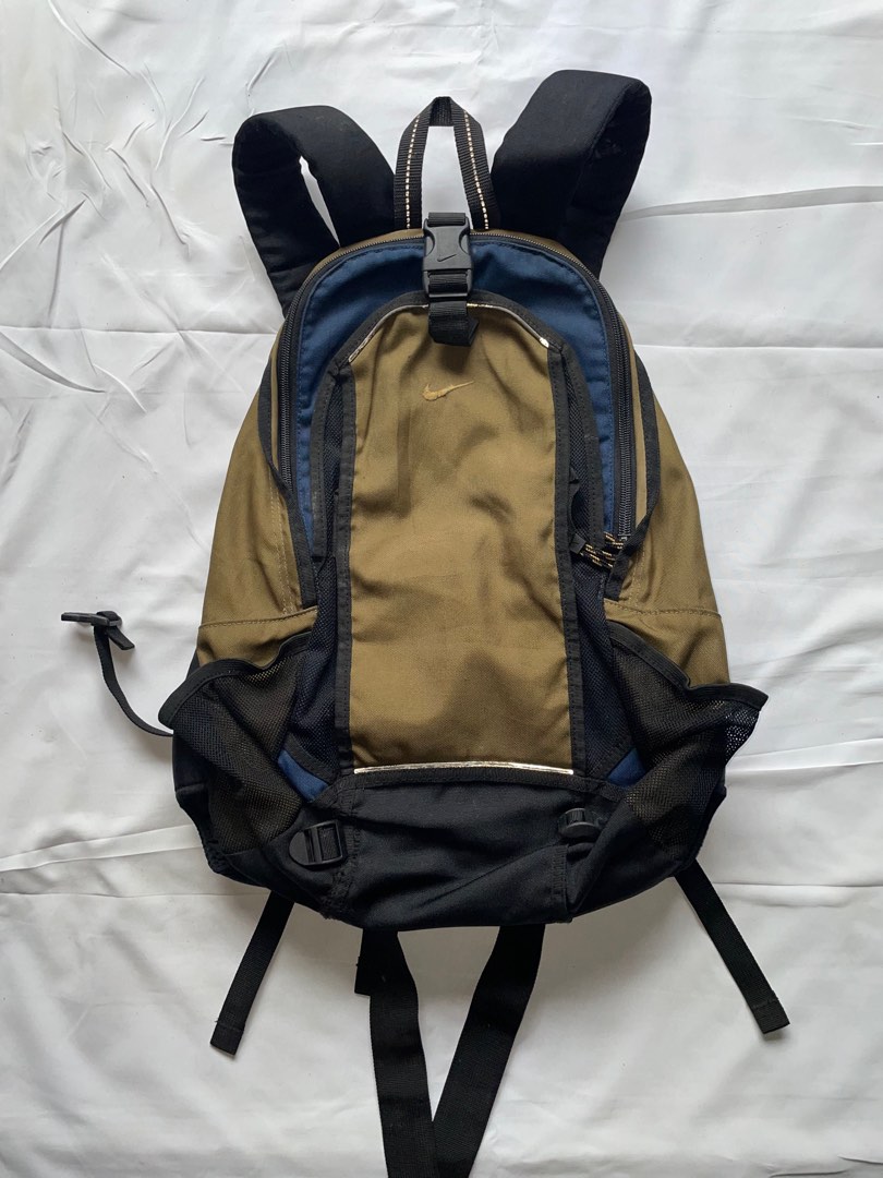 Nike vintage travel bagpck, Men's Fashion, Bags, Backpacks on Carousell
