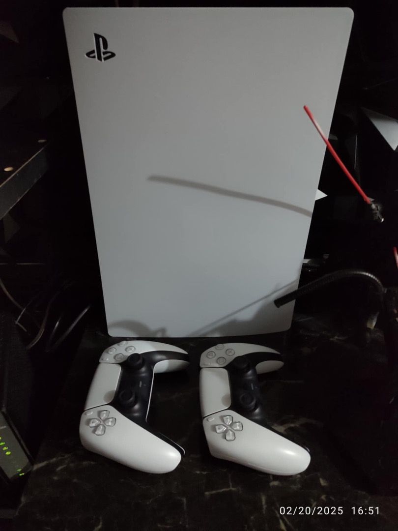 PS5 disc edition + 2 controllers + GOW ragnarok and Spiderman 2, Video ...