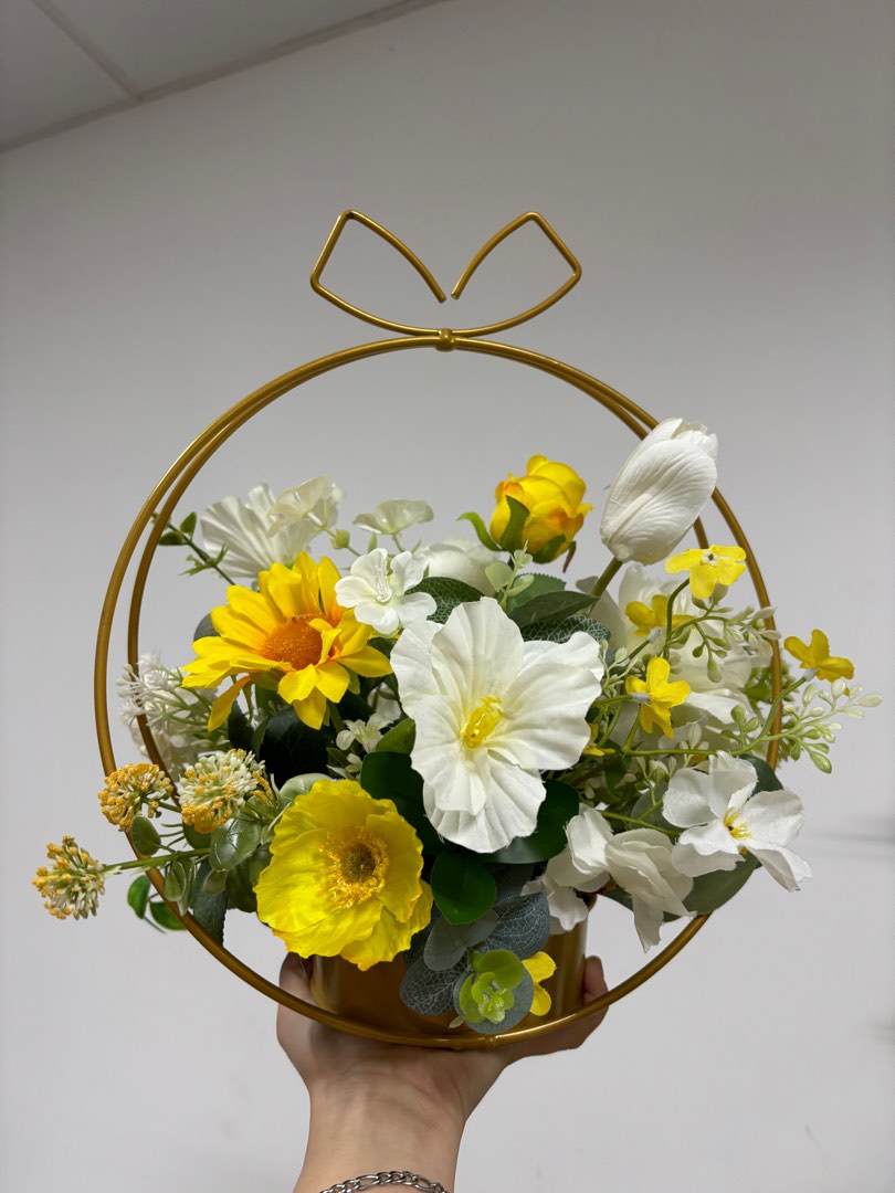 Hari Raya Round Gold Floral Arrangements, Hobbies & Toys, Stationery ...