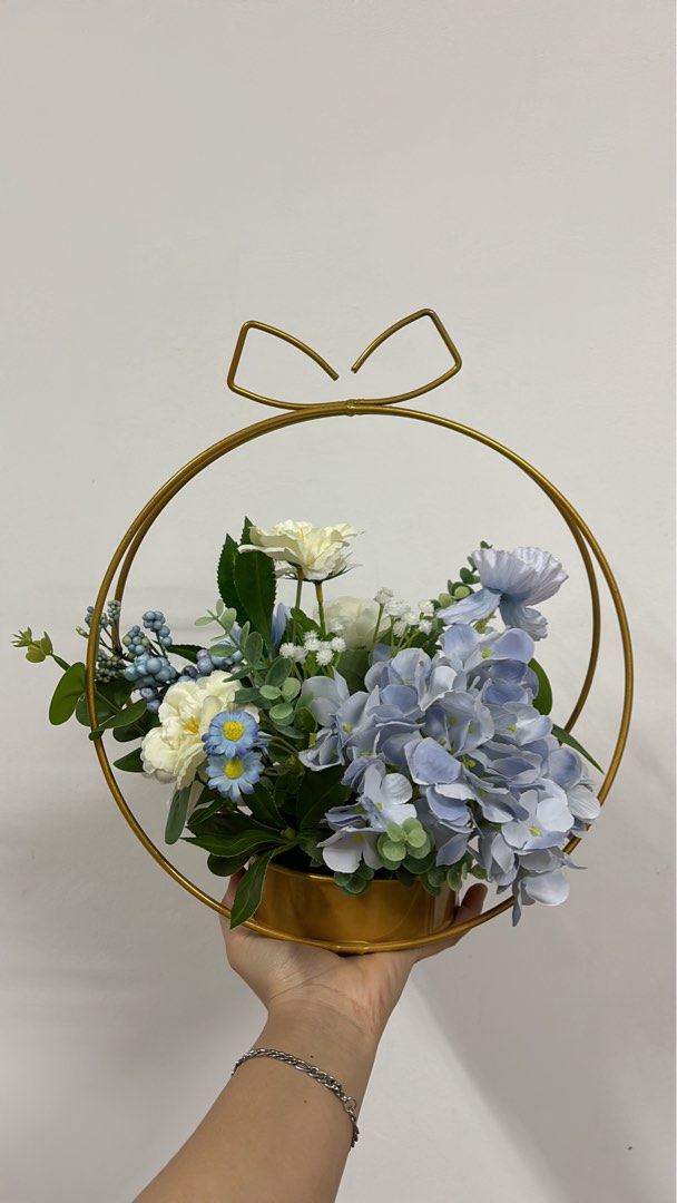 Hari Raya Round Gold floral arrangment, Hobbies & Toys, Stationery ...