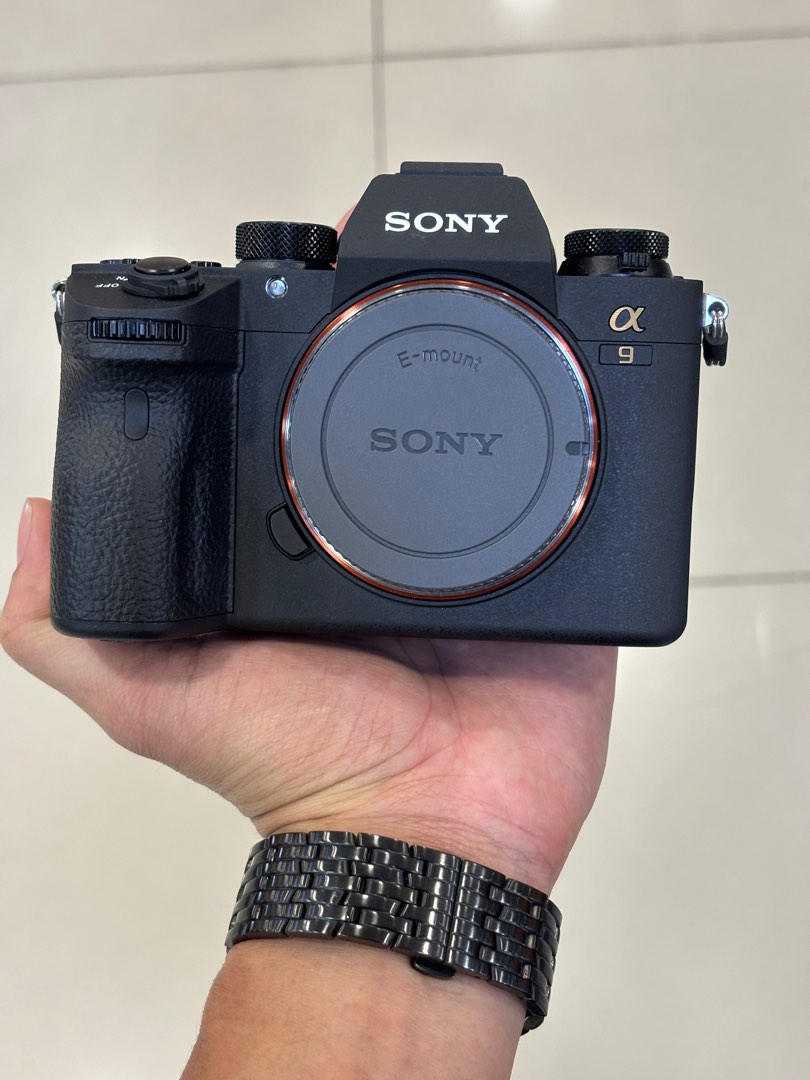 SONY A9 BODY SHUTTER COUNT 190 CLICK ONLY, Photography, Cameras on Carousell