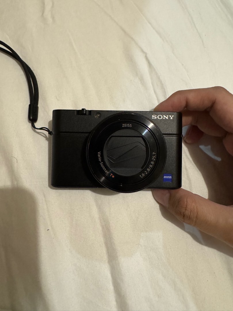 Sony rx100 iv m4, Photography, Cameras on Carousell