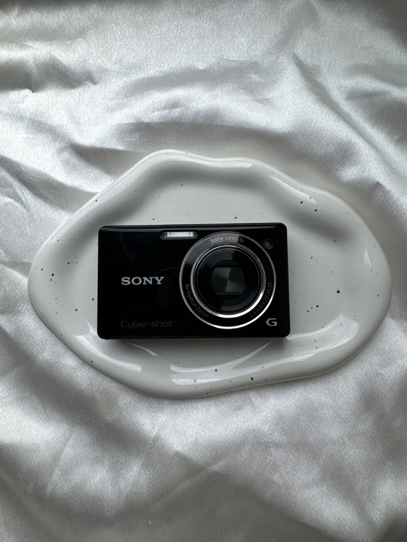 Sony w390 black digicam cybershot, Photography, Cameras on Carousell