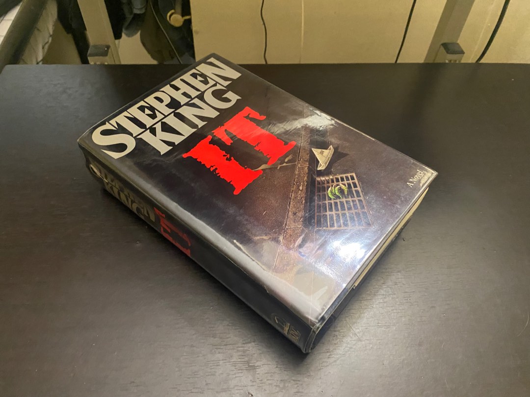 Stephen King - IT (First edition US Hardcover), Hobbies & Toys, Books ...