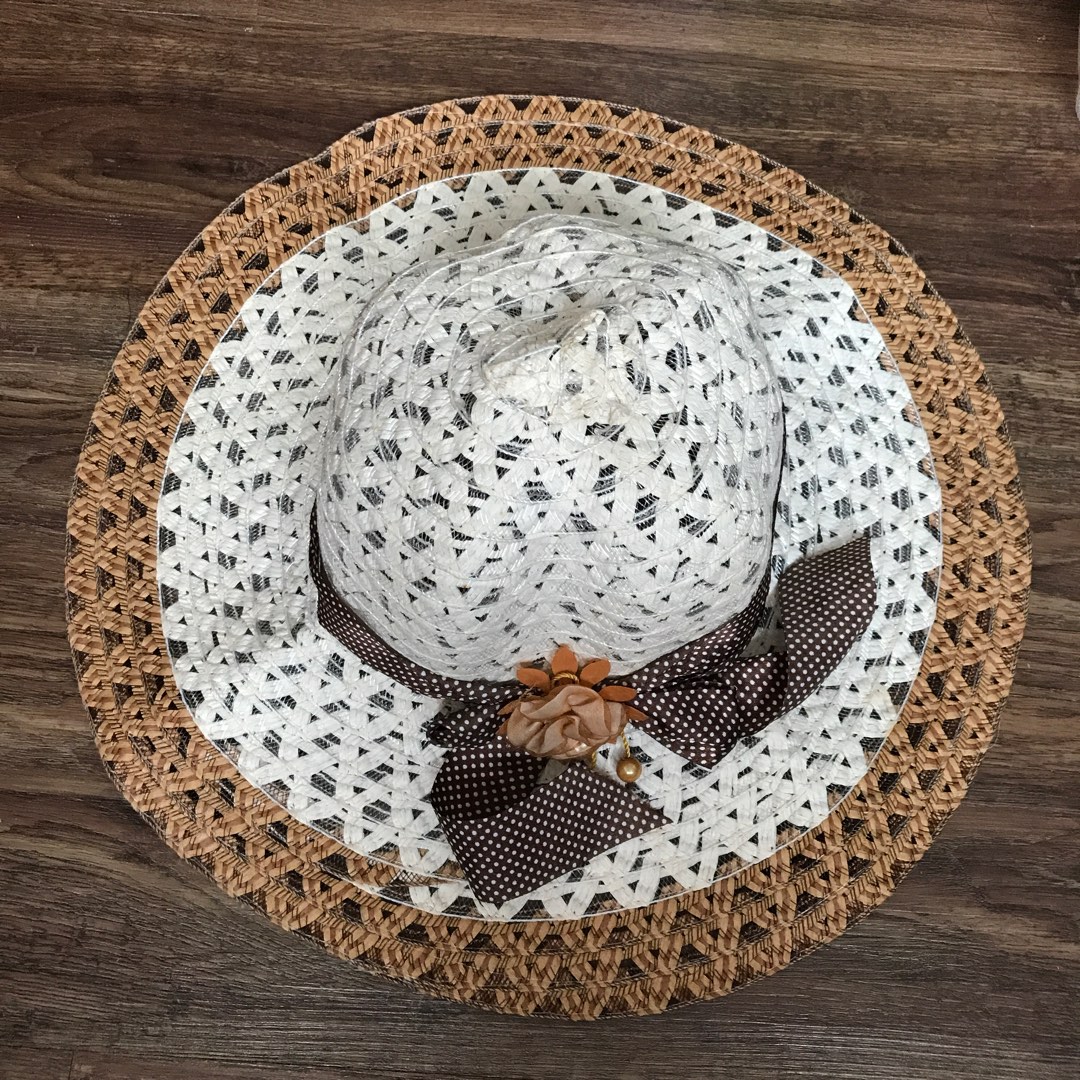 Topi pantai anyaman, Fesyen Wanita, Aksesoris di Carousell