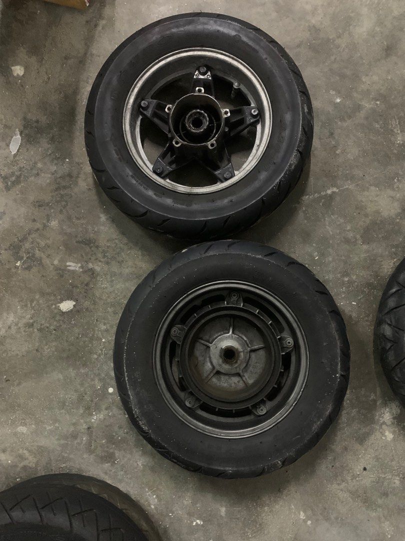 Vespa rim 10 inch tubeless, Hobbies & Toys, Collectibles & Memorabilia ...