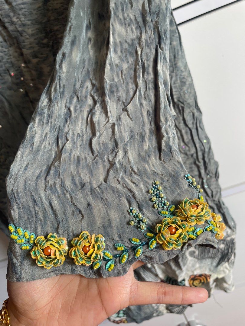 Batik Sutera Crepe Manik, Women's Fashion, Muslimah Fashion, Baju Kurung & sets on Carousell