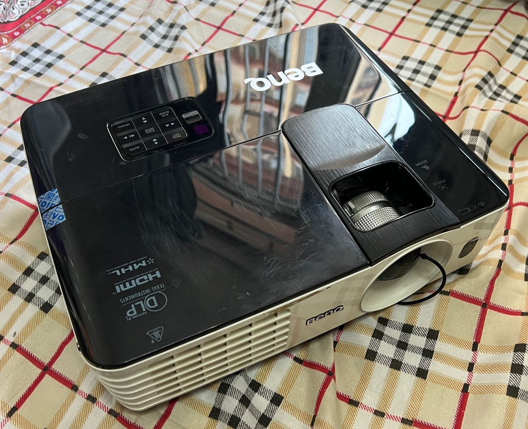 BenQ MX666+ 投影機 DLP Projector, 家庭電器, 電視 & 其他娛樂, 投影機 - Carousell