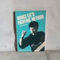BRUCE LEE'S FIGHTING METHOD BASIC TRAINING By BRUCE LEE and M. UYEHERA, Buku & Alat Tulis, Buku ...