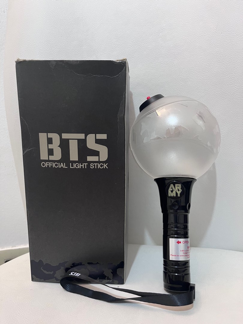 BTS lightstick army bomb version 1 unsealed, Hobbies & Toys ...