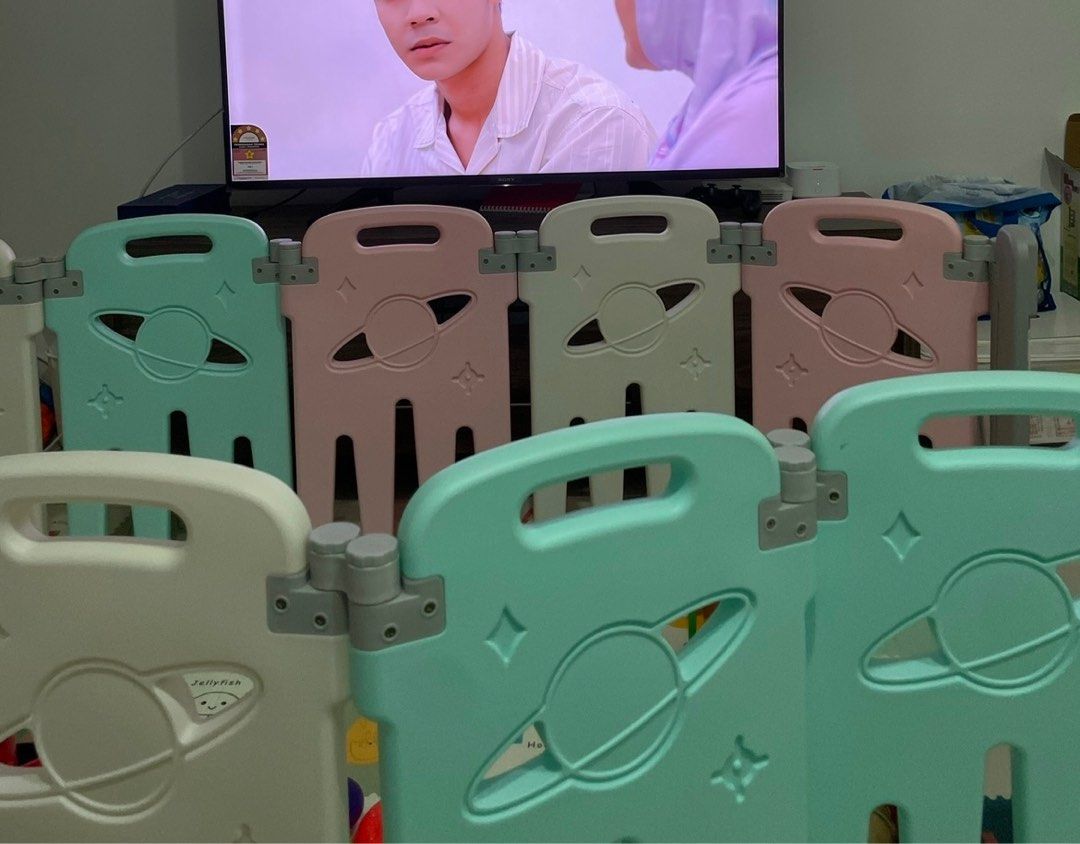 Coby Universe Fold Fence, Babies & Kids, Baby Nursery & Kids Furniture ...