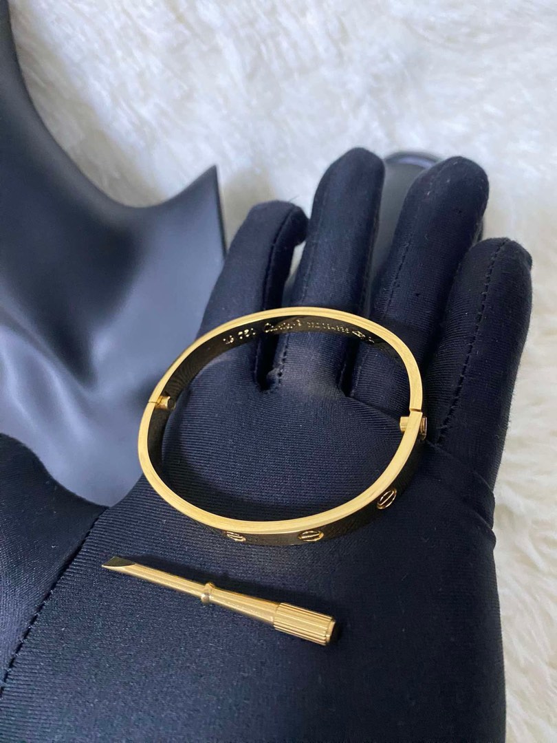 Classic Bangle (size 17cm/19cm), Women's Fashion, Jewelry & Organizers ...