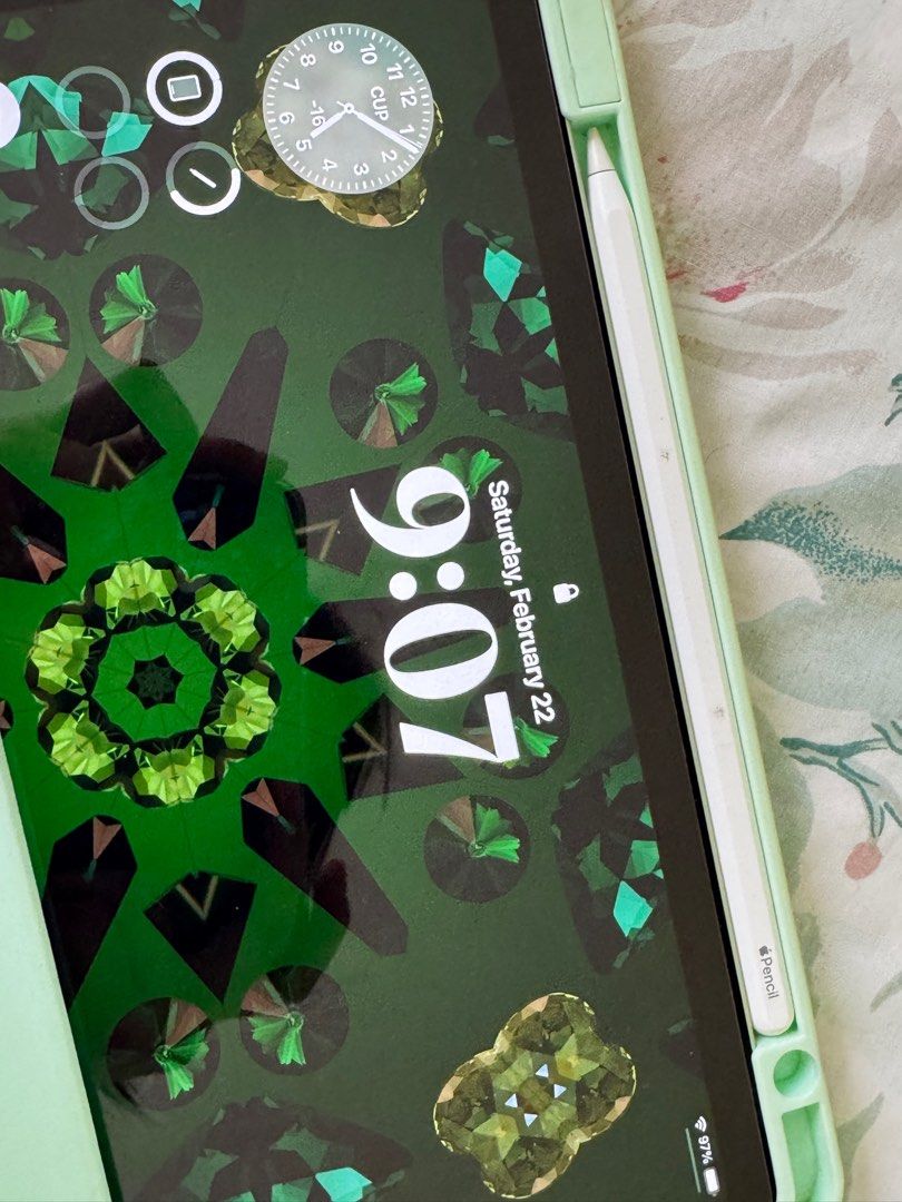 FOR SALE iPad Air 4th Gen 256gb (Light Green) + Apple Pencil, Mobile ...