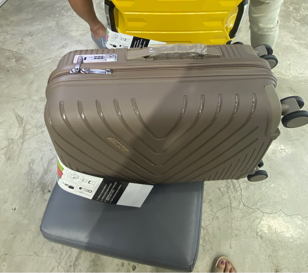 Fubu Luggage Maleta Hand Carry 20 inches, Hobbies & Toys, Travel ...