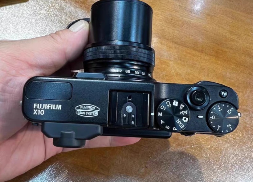 Fuji x10 retro rangefinder, Photography, Cameras on Carousell