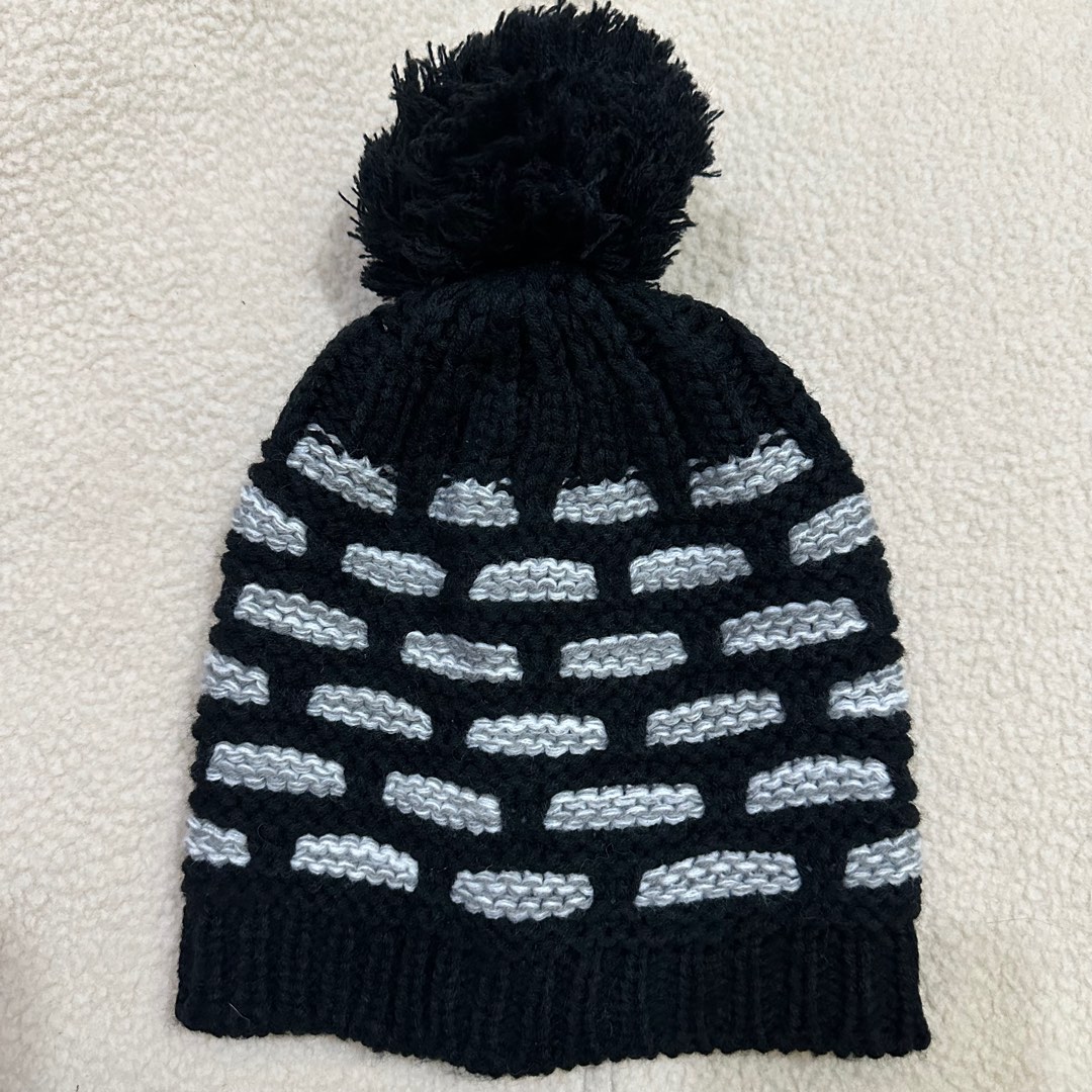 Joe Boxer Pom-pom Beanie White Black and Gray, Women's Fashion, Watches ...