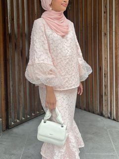 LUBNA RAYA 2023, Women's Fashion, Muslimah Fashion, Baju Kurung & sets ...