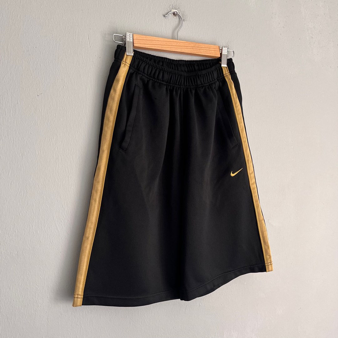 Nike small swoosh short pants (W24-29), Men's Fashion, Bottoms, Shorts ...
