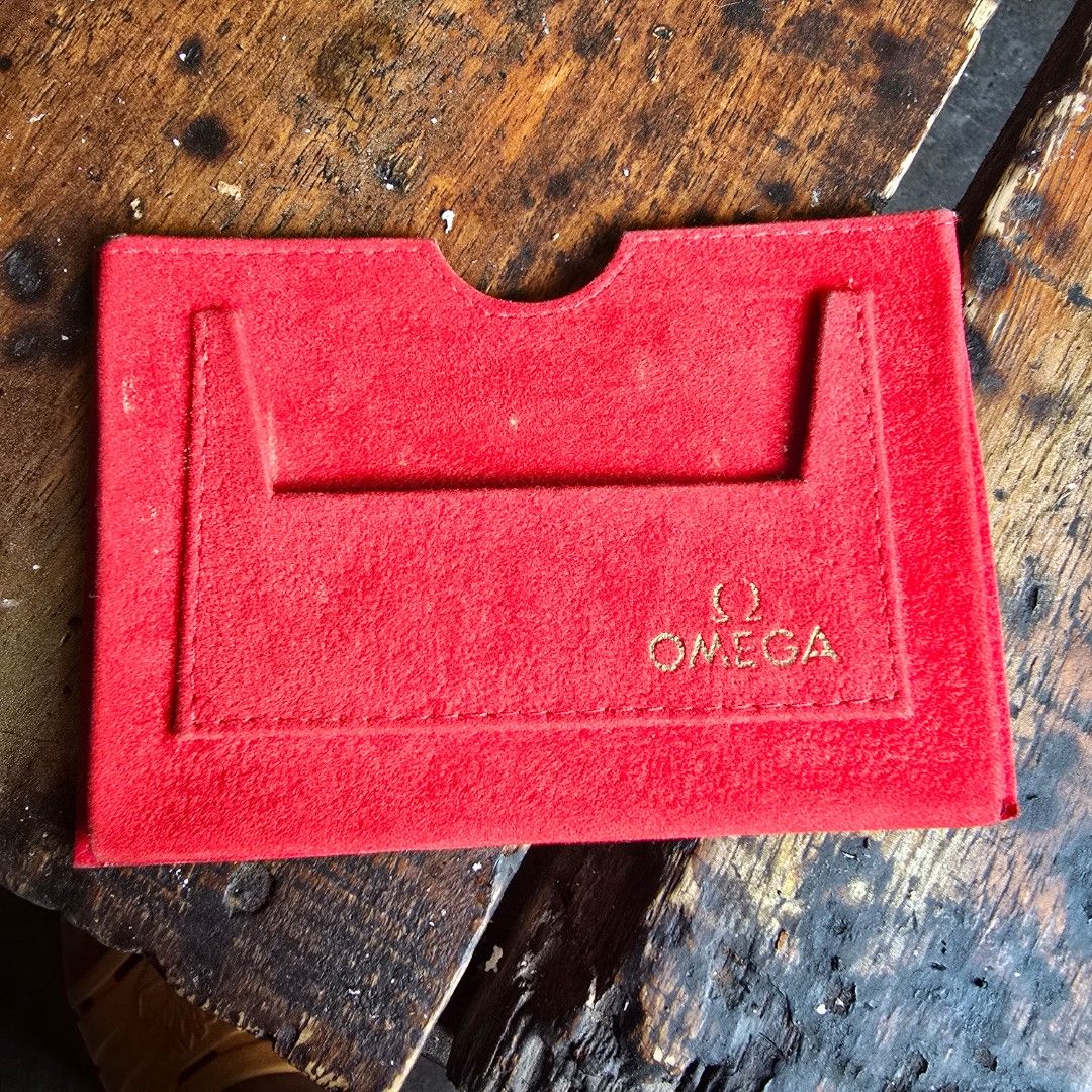 Omega red velvet tempat kartu garansi dan sertifikat authentic, Fesyen ...