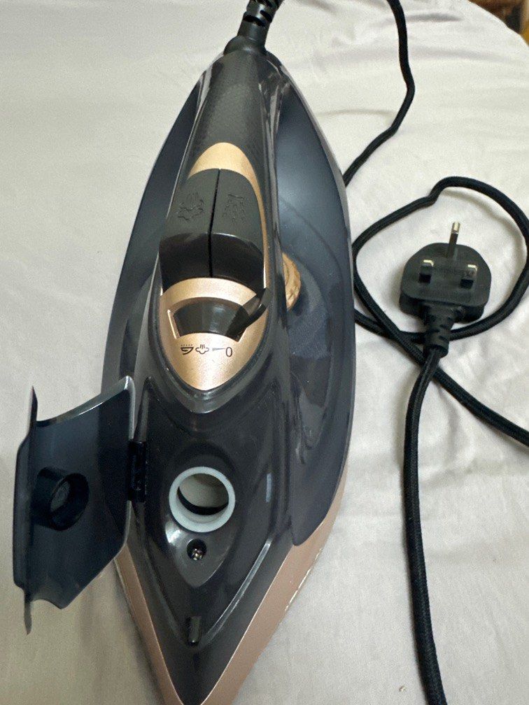 Seterika Steam Iron Dessini, TV & Home Appliances, Electrical, Adaptors ...