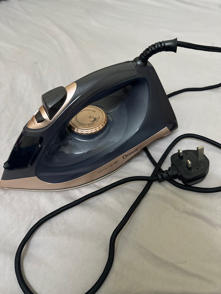 Seterika Steam Iron Dessini, TV & Home Appliances, Electrical, Adaptors ...