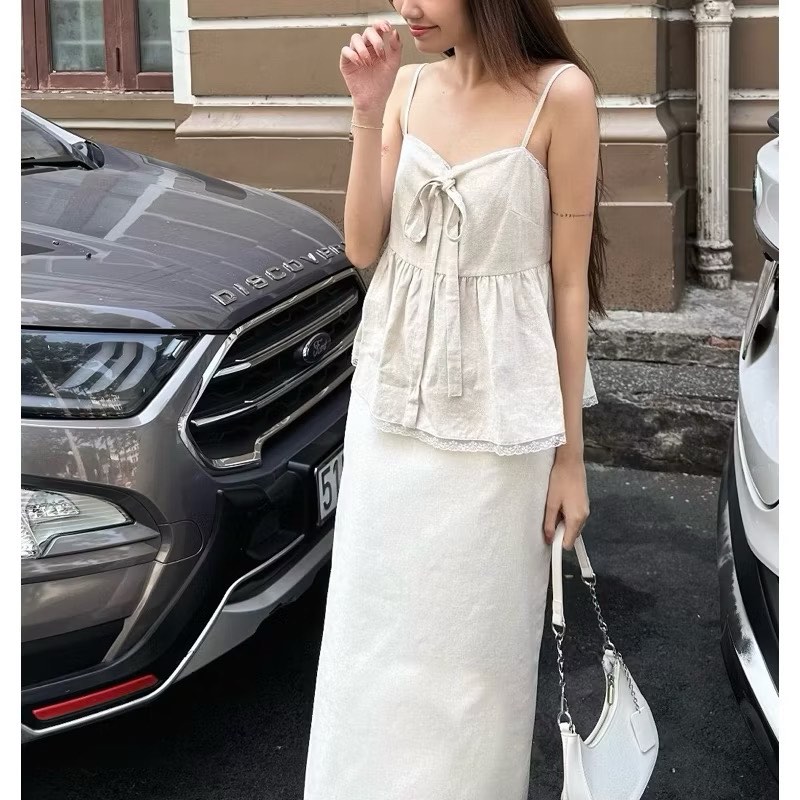 shu shi chloe top in beige, Women's Fashion, Tops, Sleeveless on Carousell