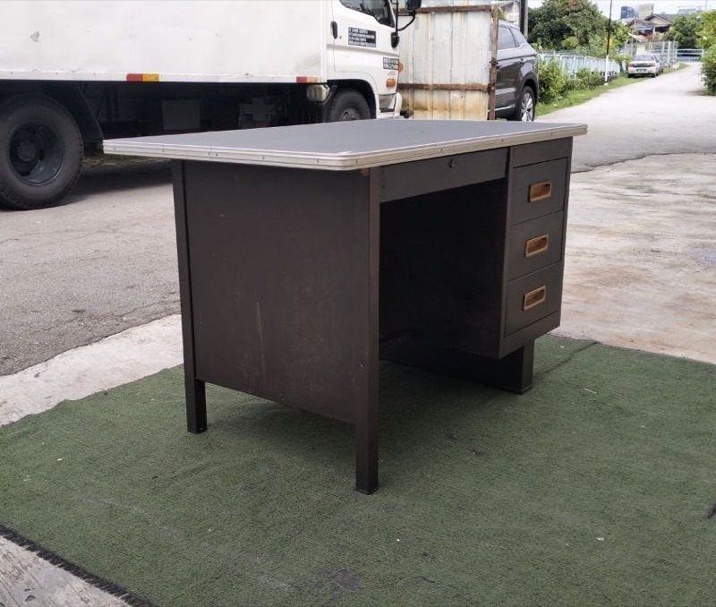 YC10S Meja Besi 4 Feet Steel Table with 3 Side Drawers, Furniture ...
