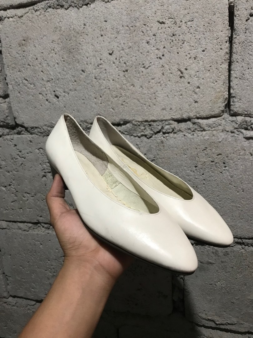Yves Saint Laurent *Pumps, low heels, shoes, leather, book, Luxury ...