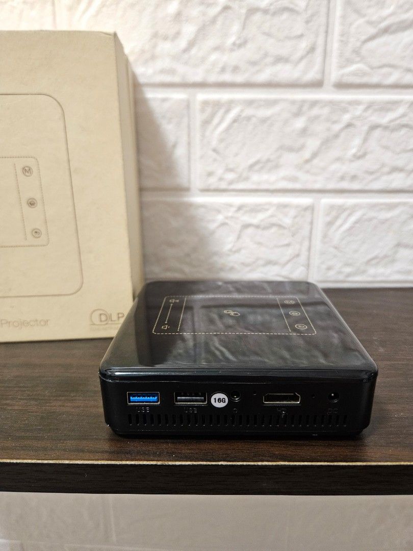 Full HD 4K DLP D013 Smart Mini Projector with Touch Pad 小型4K便攜式投影機 。內置 ...