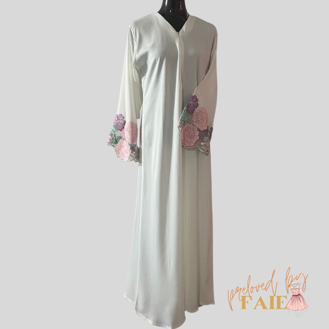 Abaya by Eryna Medina, Women's Fashion, Muslimah Fashion, Kaftans ...