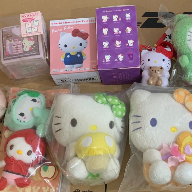 All $10 Hello Kitty Mix, Hobbies & Toys, Toys & Games on Carousell