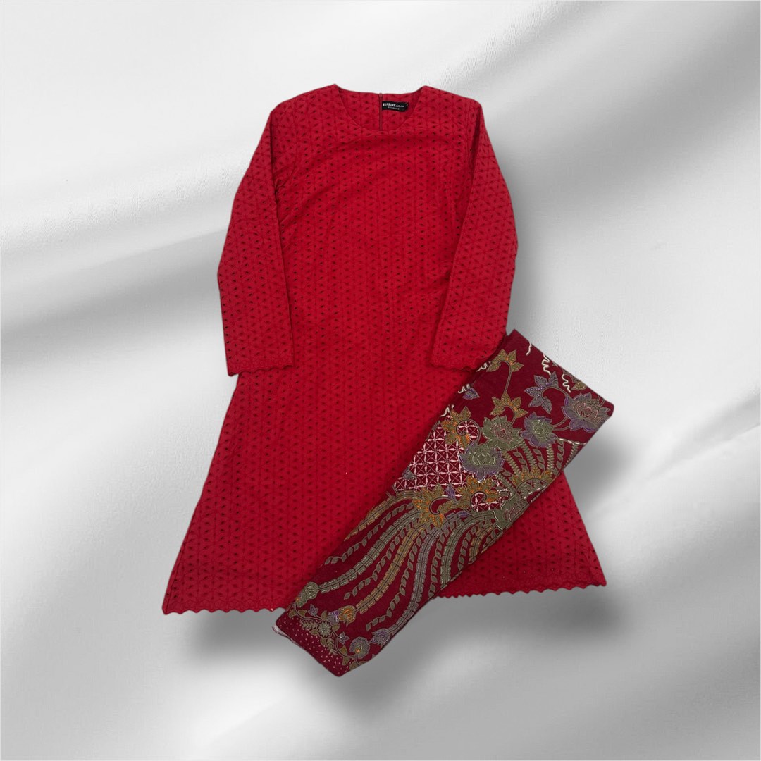 Baju Kurung Kebarung Dan Kain Bercorak Batik, Women's Fashion, Muslimah ...