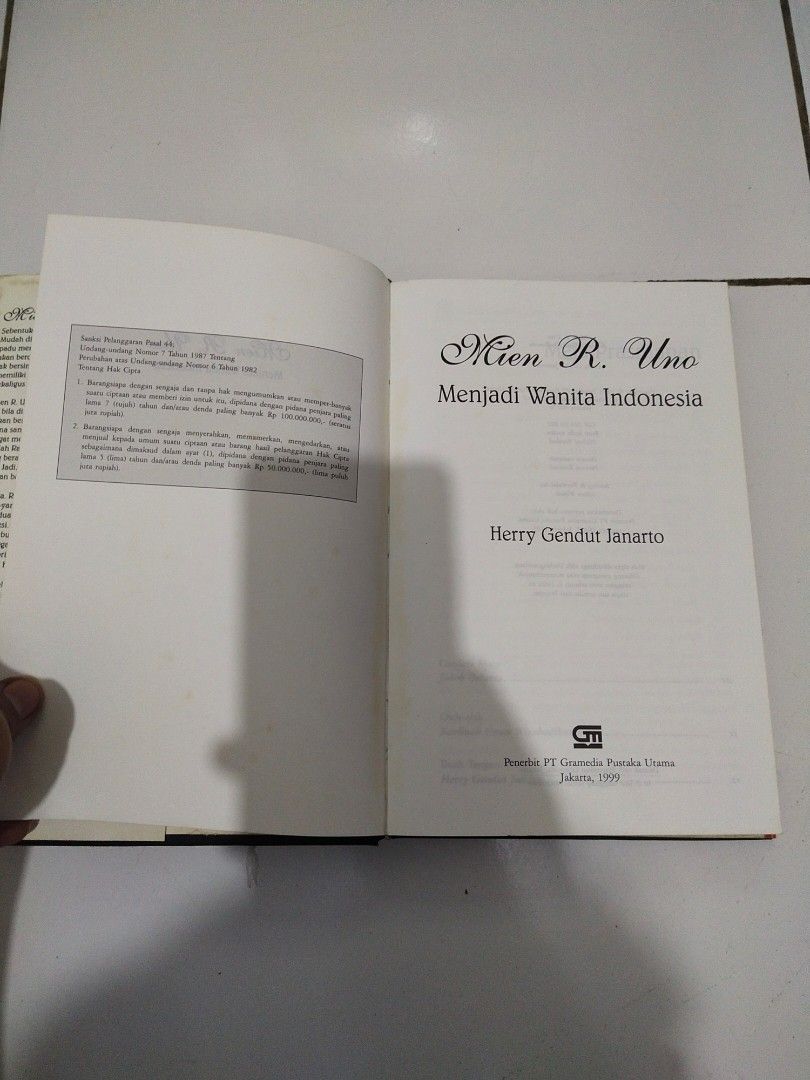 Buku Biografi Mien R. Uno ( Menjadi Wanita Indonesia ) By Herry Gendut ...