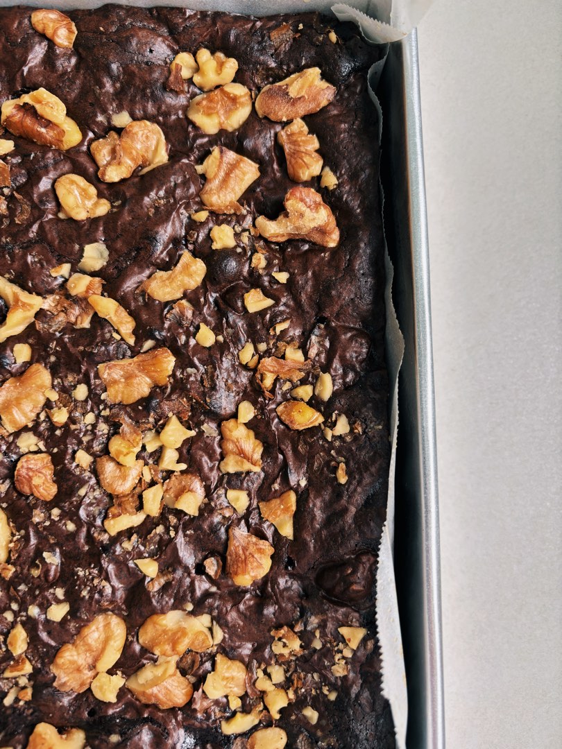 Cheeky Chunks Chocolate Chip + Walnut Brownies [box of 12], Food ...