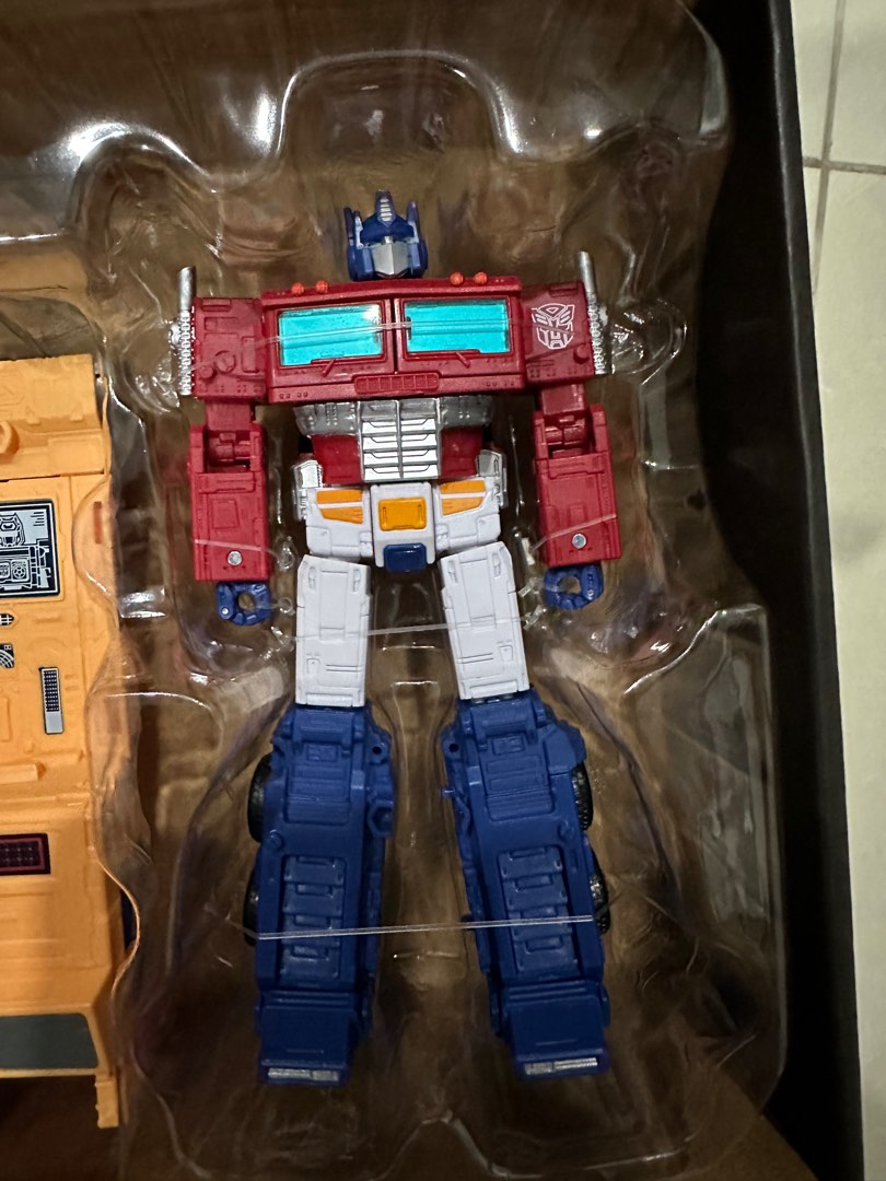 Dramatic Capture Series Autobot Headquarters Optimus Prime, Hobbies ...