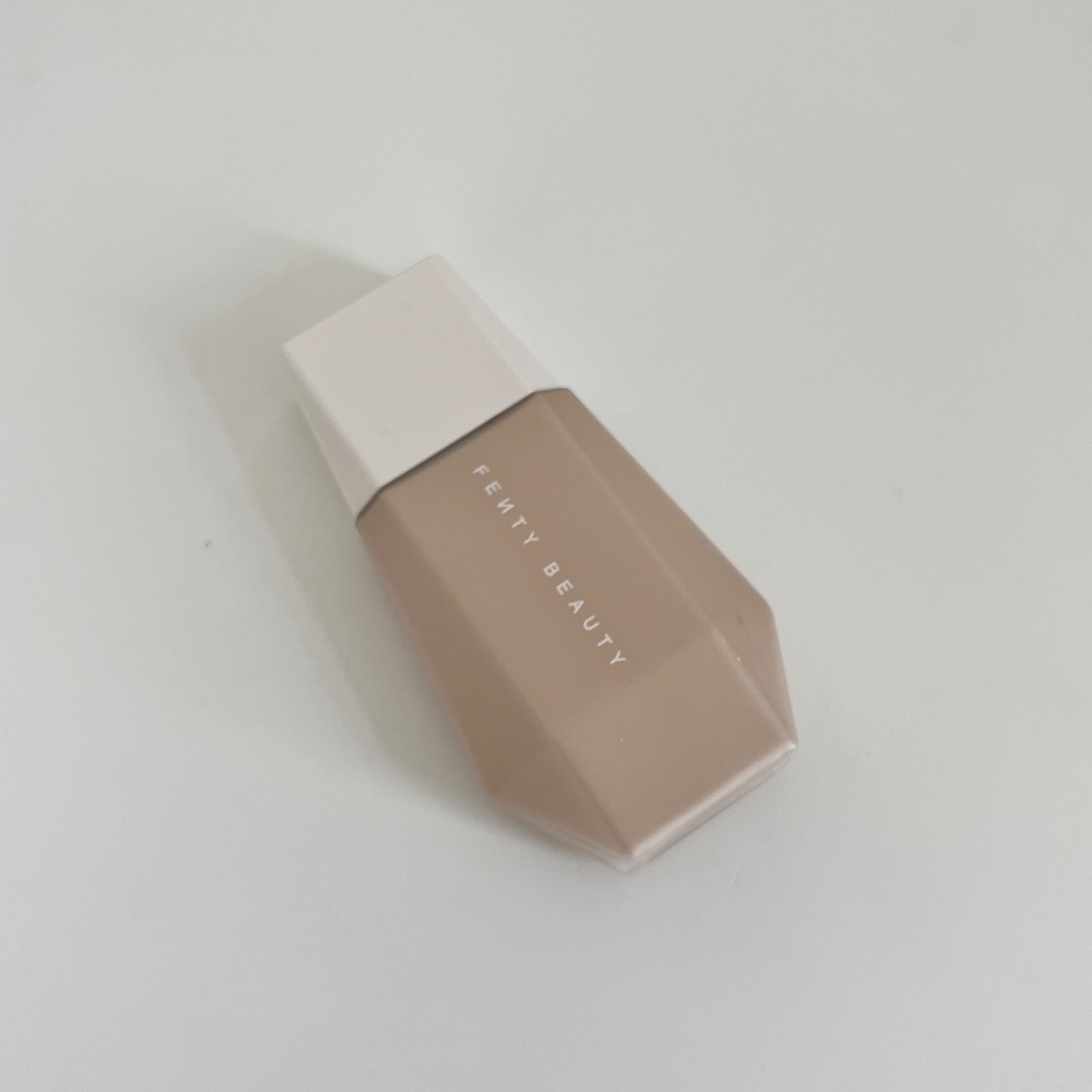 fenty skin tint, 美容＆個人護理, 健康及美容 - 皮膚護理, 化妝品 - Carousell