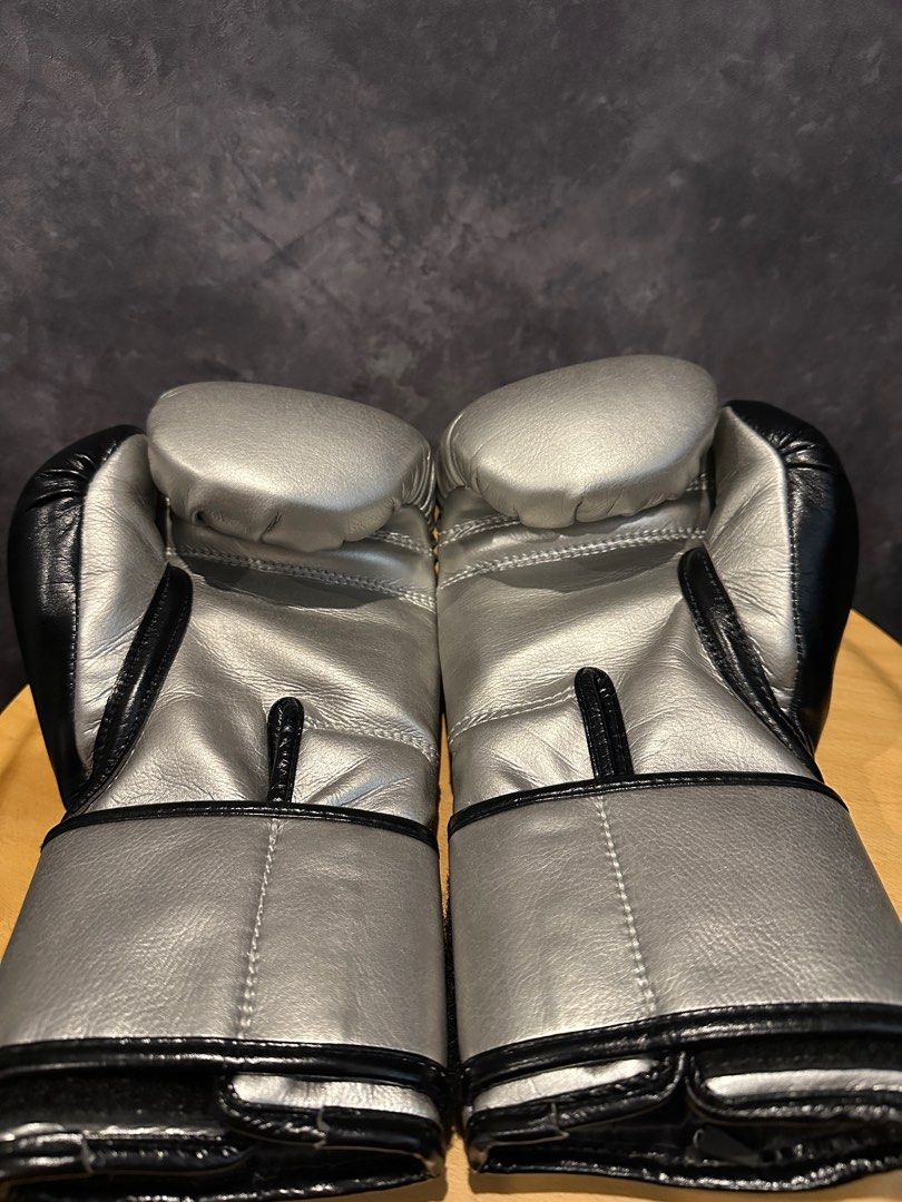 FLY SUPERLOOP X 10OZ SILVER/BLACK BOXING GLOVES, Sports Equipment, Other Sports Equipment and ...
