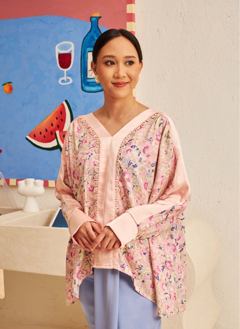 Hani Mokhta FLORES Contrast Blouse in Petal, Women's Fashion, Tops ...