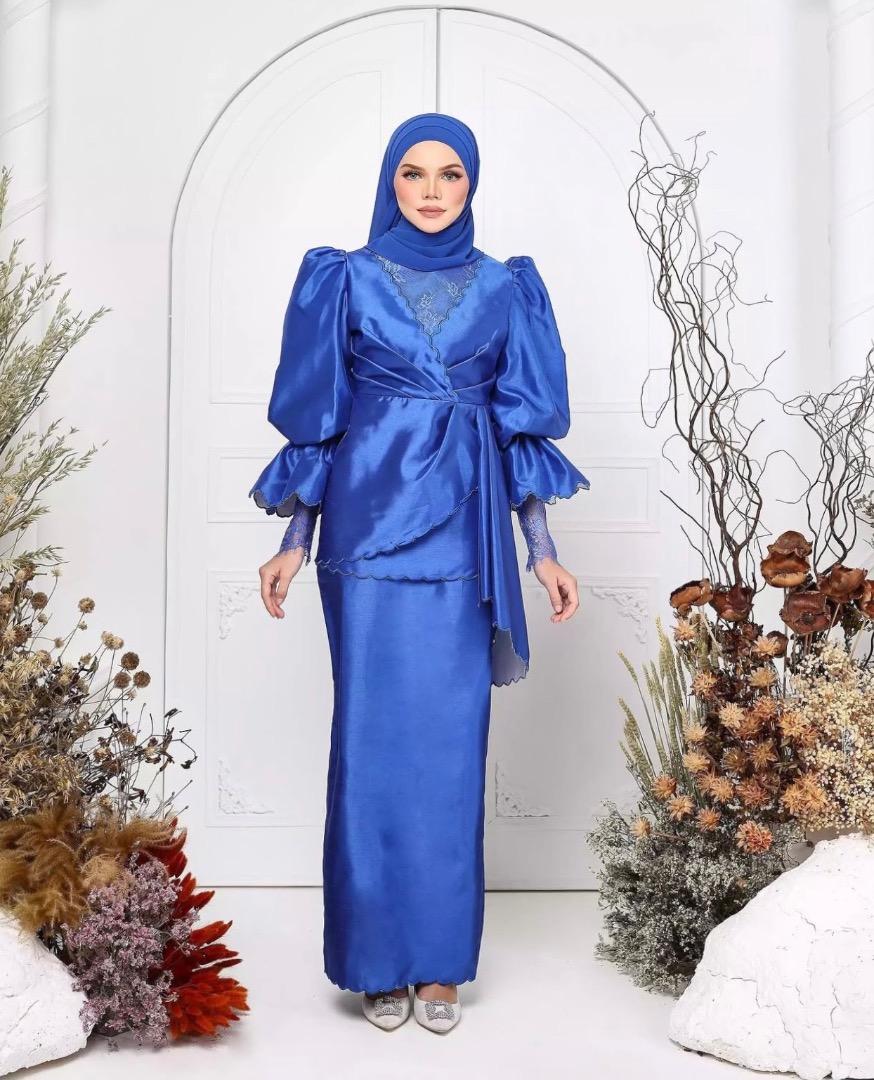 HijabistaHub Aerisa Kurung in Royal Blue, Women's Fashion, Muslimah ...