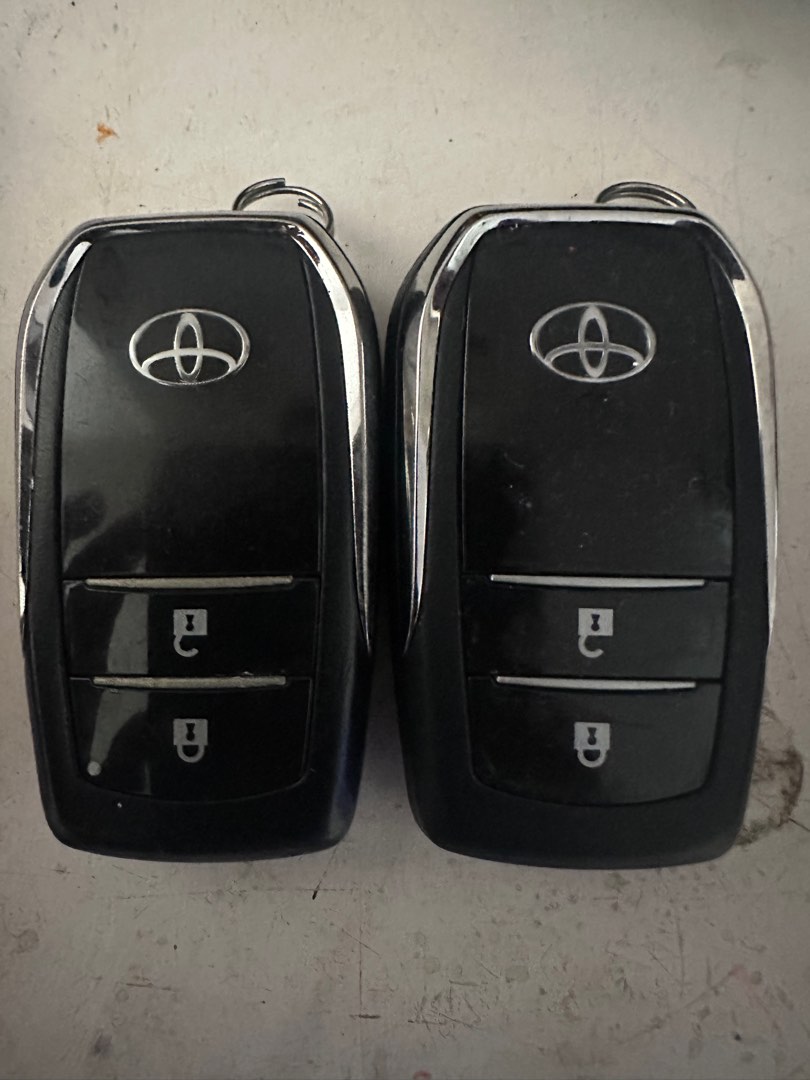 2 Hilux smart keys, Auto Accessories on Carousell