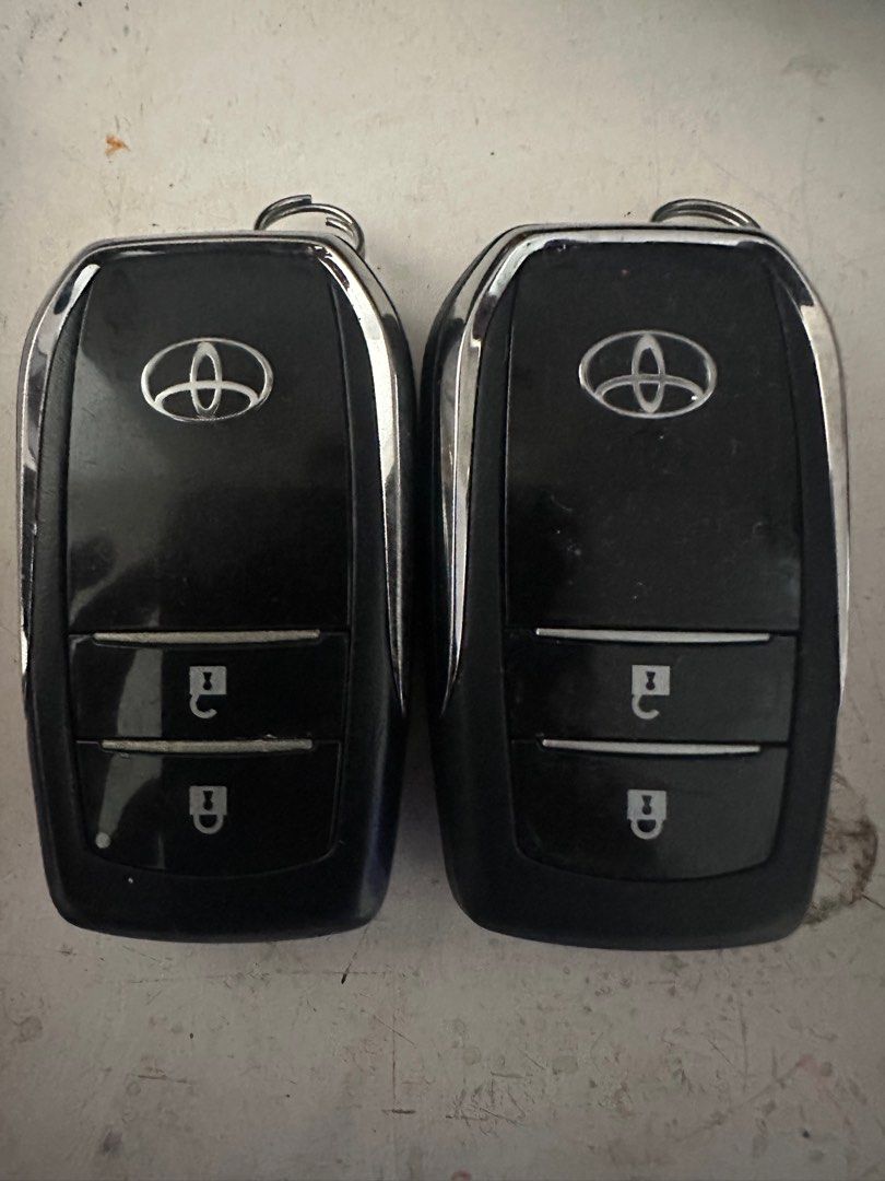 2 Hilux smart keys, Auto Accessories on Carousell