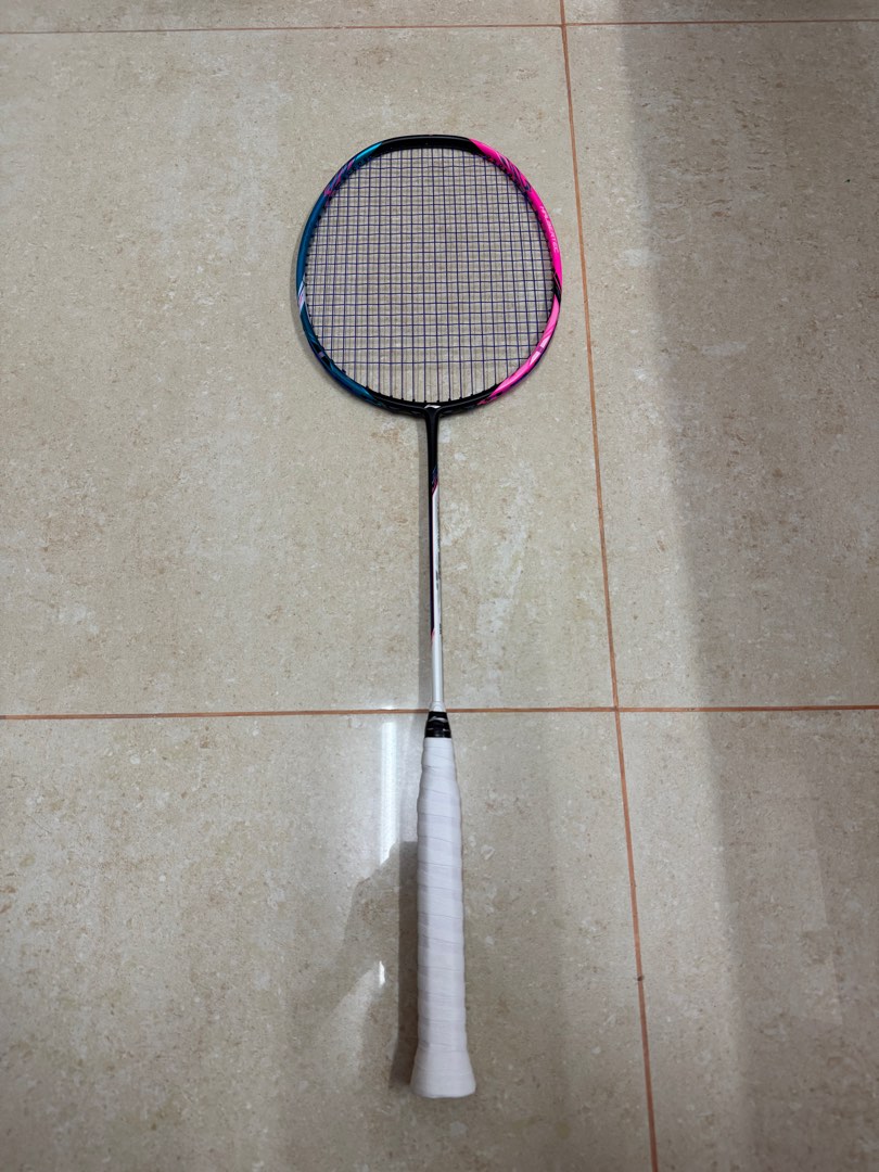 Lining Halbertec 8000, Sports Equipment, Sports & Games, Racket & Ball ...