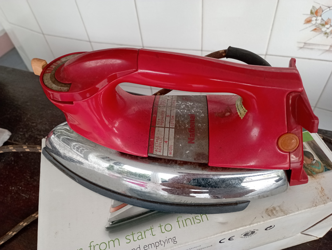 National Electric Iron 2 kg, Hobbies & Toys, Collectibles & Memorabilia ...