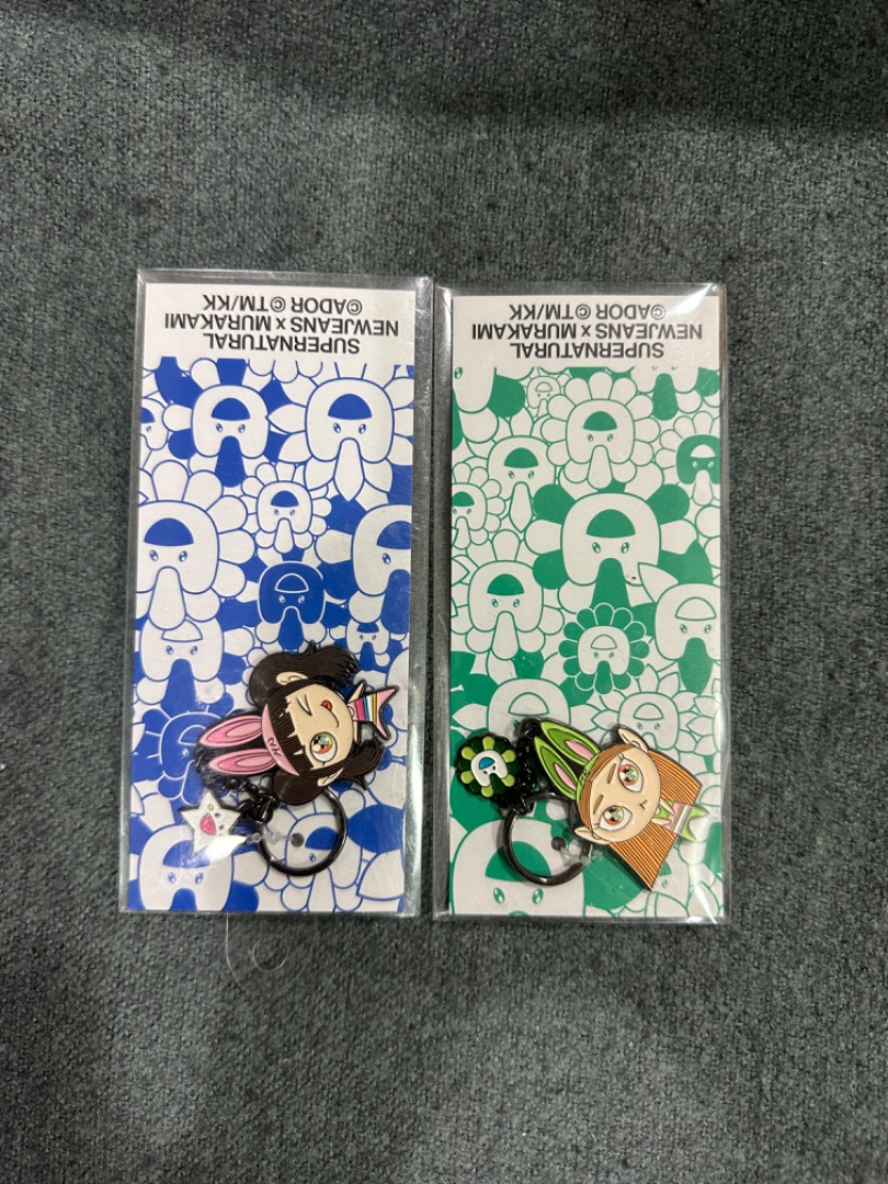 全新包郵Newjeans Haerin hanni 村上隆 metal keyring, 興趣及遊戲, 收藏品及紀念品, 韓流 - Carousell